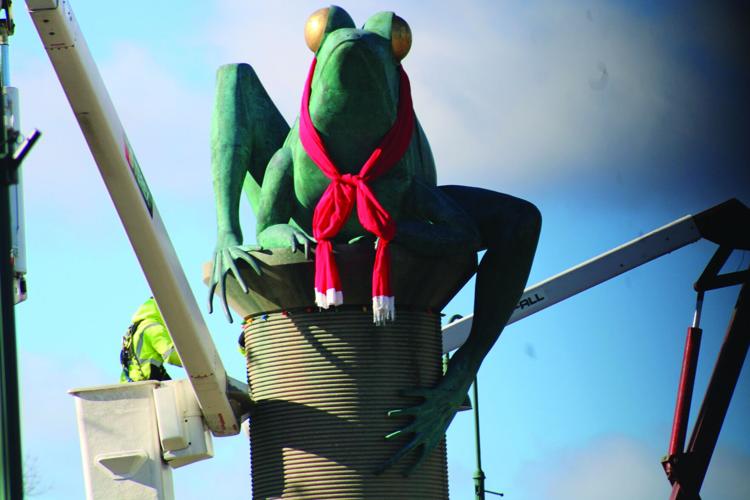 Holiday Tradition: Frog Bridge frogs get festive touch | News ...
