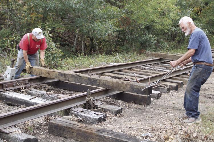Volunteers maintain railroad tracks | News | thechronicle.com