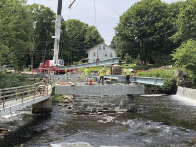 Hop River Bridge under construction | News | thechronicle.com