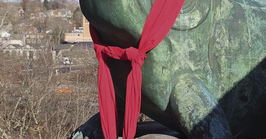 Welcome Sight: Bridge frogs decorated for holidays | News ...