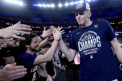 Clingan makes his mark in history as he leads UConn to back-to-back ...