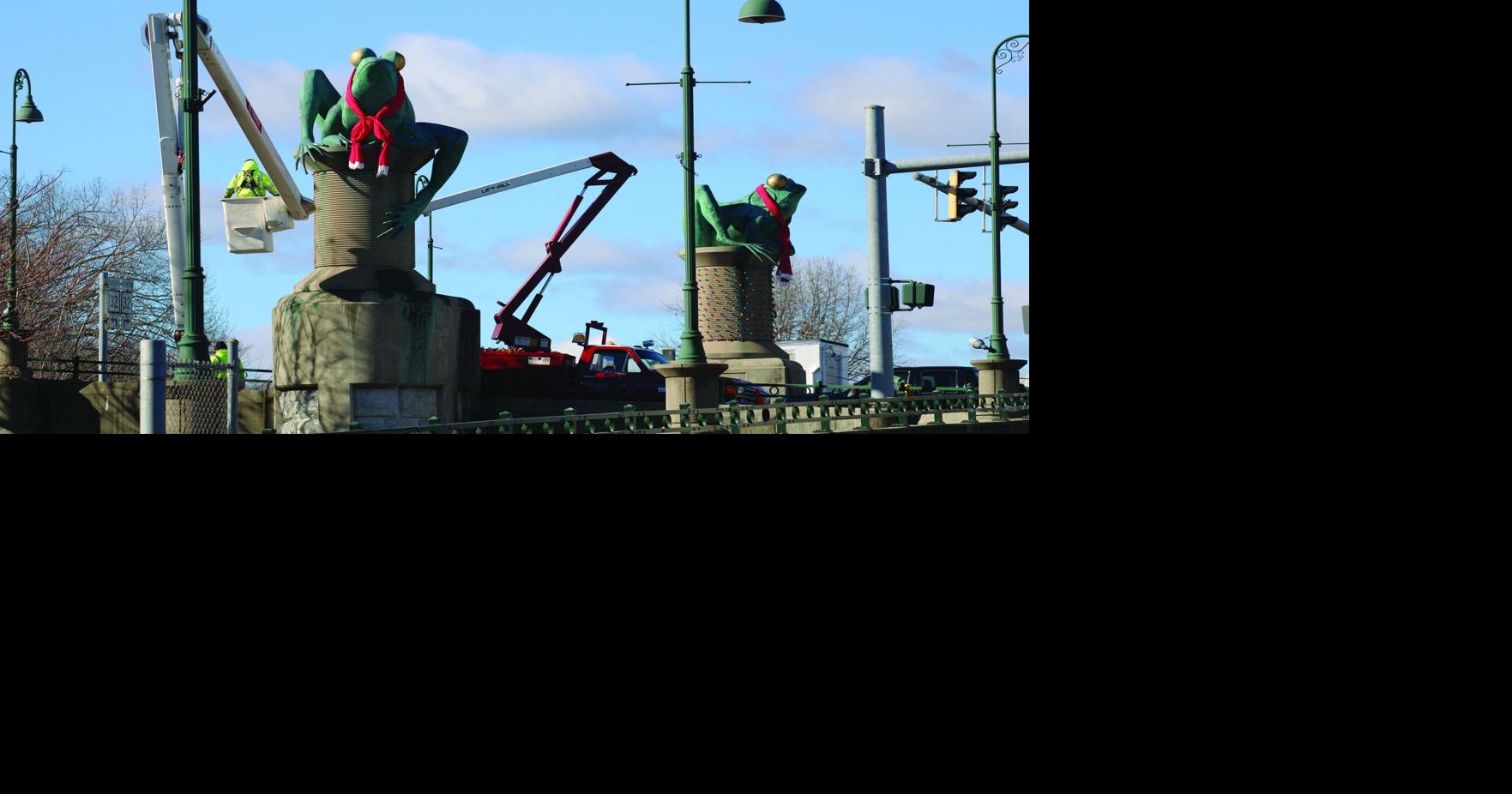Holiday Tradition: Frog Bridge frogs get festive touch | News ...