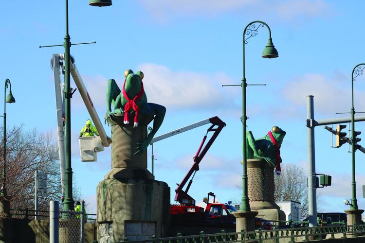 Holiday Tradition: Frog Bridge frogs get festive touch | News ...