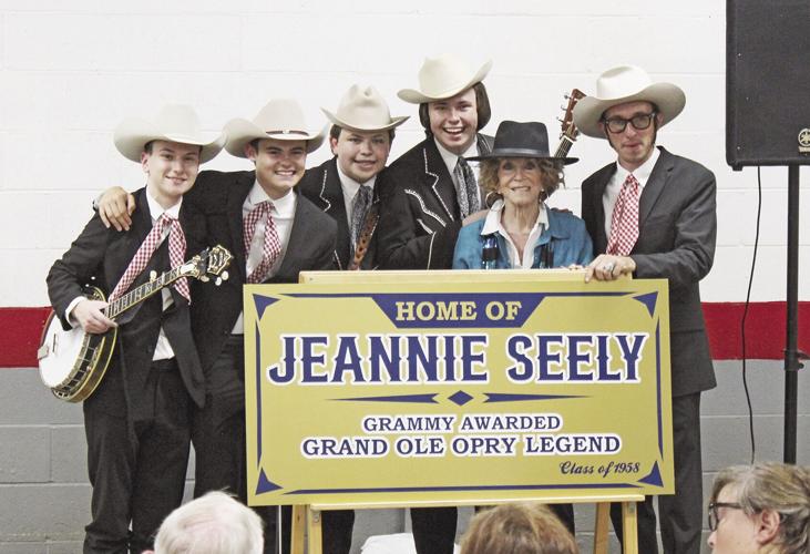 Country music star Jeannie Seely visits hometown | News ...