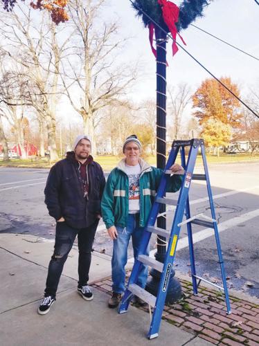 Corry volunteers ready downtown for holiday season | News ...