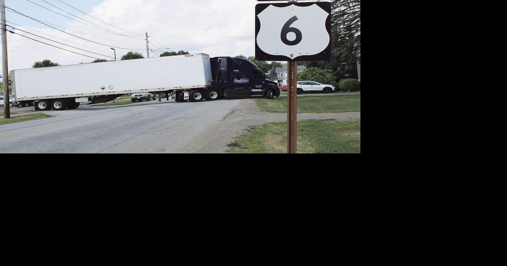 Semi breakdown stops traffic | News | thecorryjournal.com