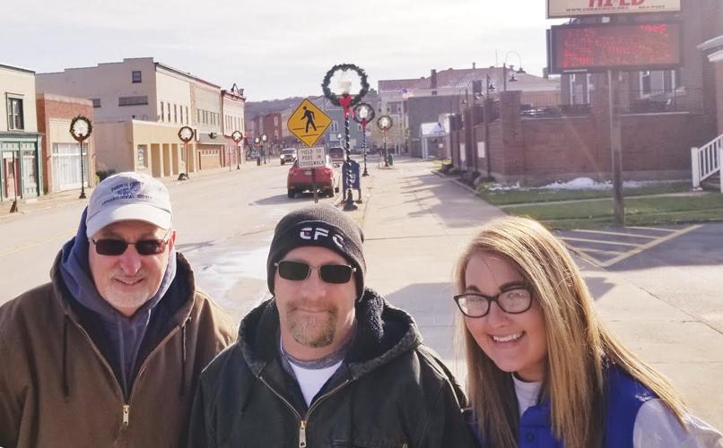 Corry volunteers ready downtown for holiday season | News ...