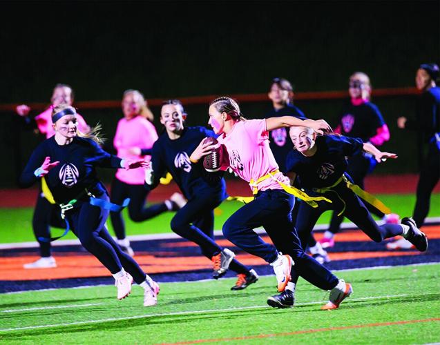 Senior-sophomore girls win Powder Puff game | Sports | thecorryjournal.com