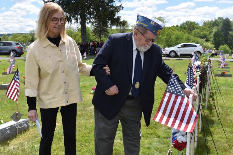 Memorial Day service pays tribute to the fallen at Morningside Cemetery ...