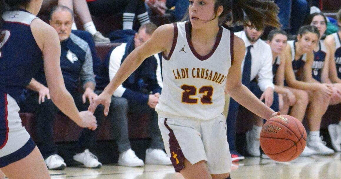 Straub's late bucket lifts ECC over St. Marys, 50-48 | Sports | thecourierexpress.com