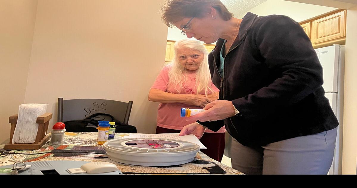 Mobile pharmacist, alarmed med boxes help seniors manage prescriptions ...