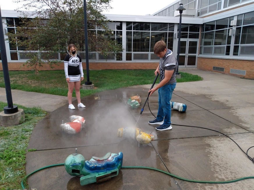 AAHS students wash, repaint the spring animals of Valley Playland ...