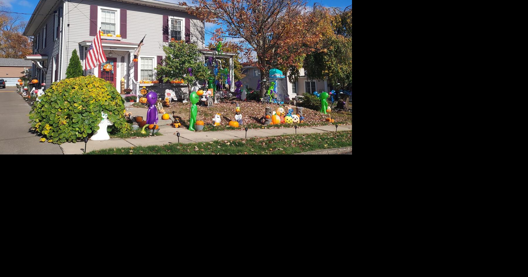 Towanda residence 'invaded by aliens' for Halloween! | Local/Regional ...