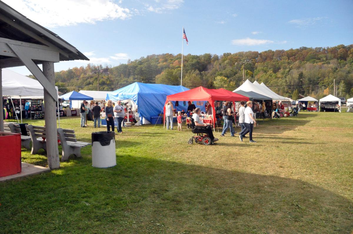 Buyers of crafts drawn to Canton Fall Fling Festival | Local/Regional ...