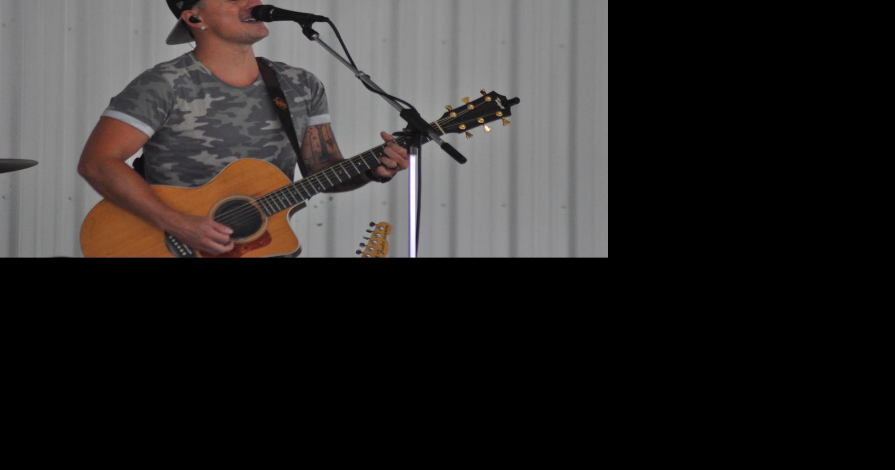 Jimmy Mowery sings at the Troy Fair | Local/Regional | thedailyreview.com