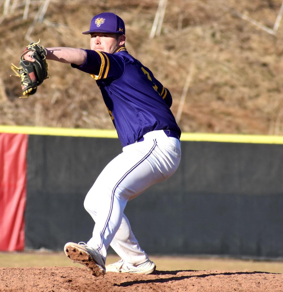 West Chester baseball sweeps MU | Sports | thedailyreview.com