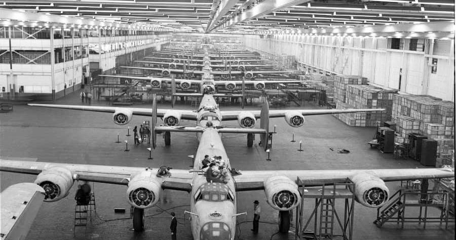 Females at Willow Run, Kaiser-Frazer ‘all-new’ car and Saab history ...