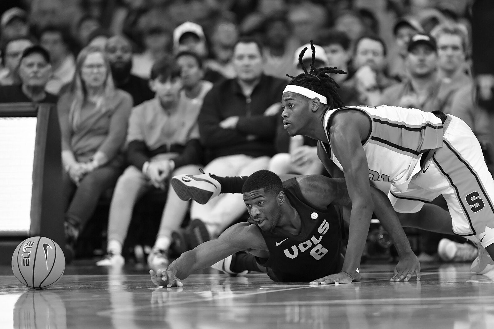 College basketball season to move into conference play | | thedailystar.com