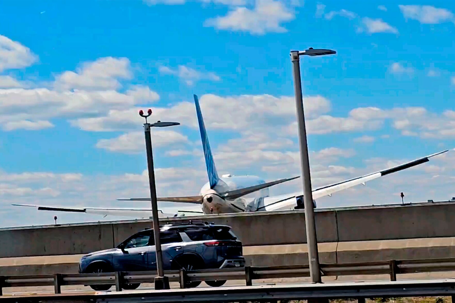 Copilot of United jet that struck a light pole realized flight was low ...