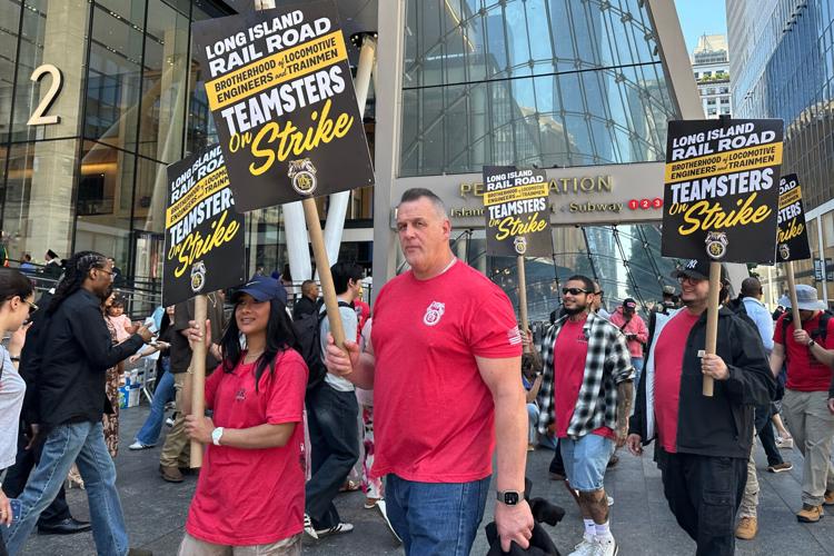 Talks to end a strike shutting down the largest US commuter rail system ...