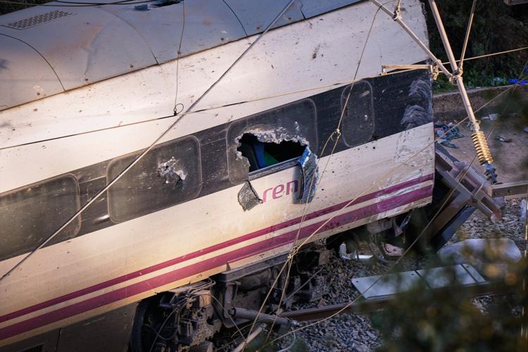Barcelona commuter train crashes, killing 1, days after deadly train ...