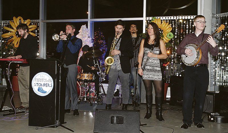 First Night crowds ring in new year | Local News | thedailystar.com