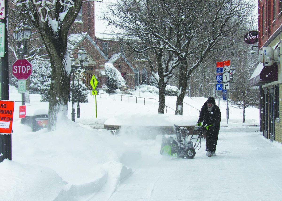 CLEARING THE SIDEWALK IN DOWNTOWN ONEONTA | Local News | thedailystar.com