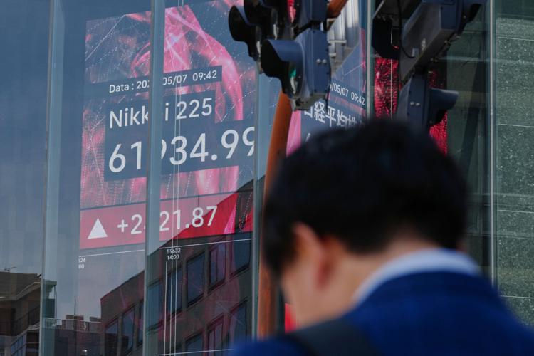 Wall Street hangs near its records as profits keep piling up for US ...