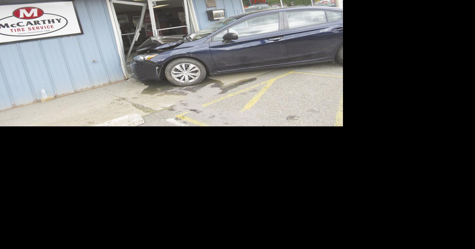 CRASH AT TIRE SERVICE | | thedailystar.com
