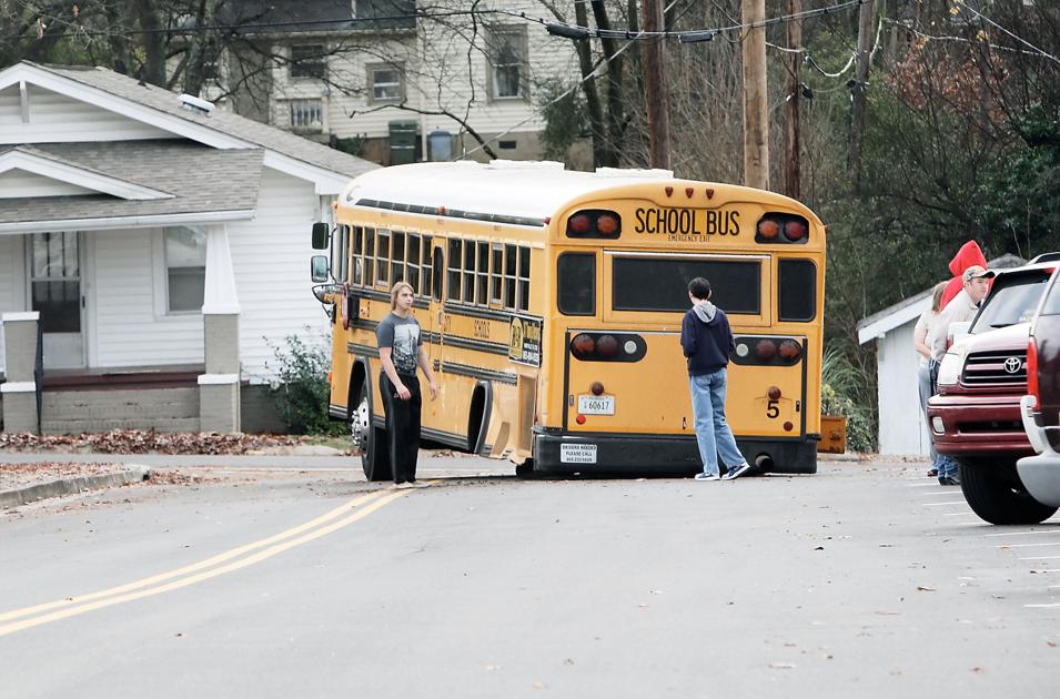 Maryville school bus breaks down in front of Central Office - The Daily ...