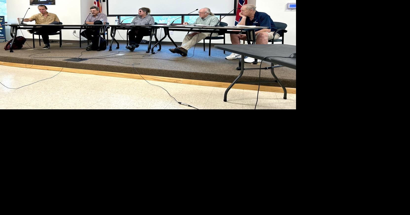 Townsend commission hopefuls talk economy, community in candidate forum ...