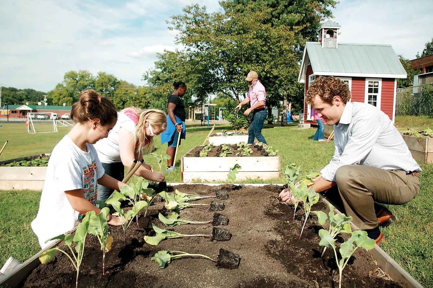 Blackberry Farm proprietor Sam Beall dies in skiing accident | News ...