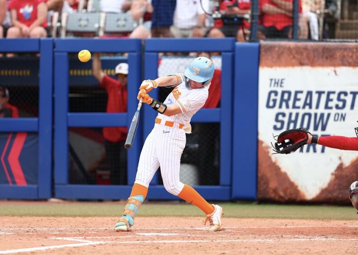 Emma Clarke's walk-off homer sends Lady Vols to Women's College World ...