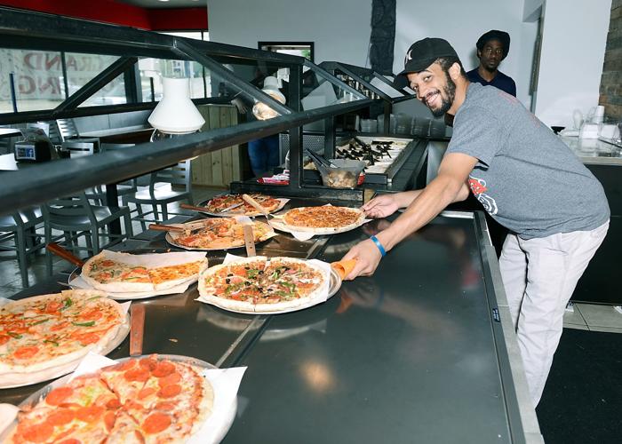 In/Out Pizza's soft opening draws a crowd | Business | thedailytimes.com