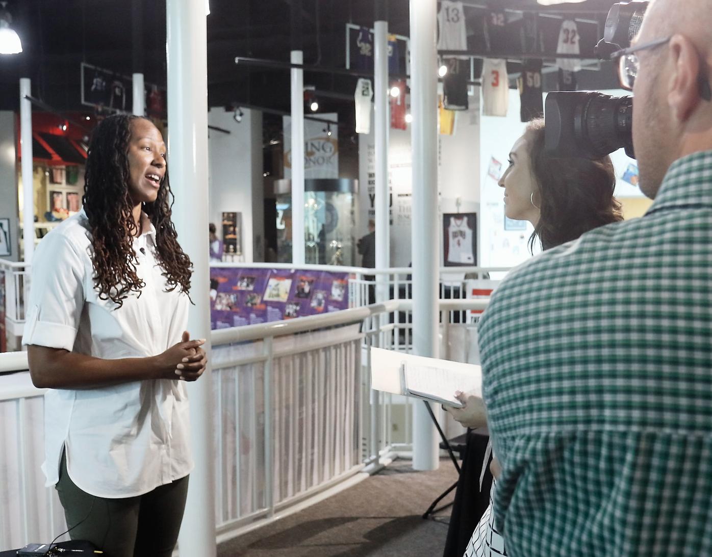 Hall of Fame inductee Chamique Holdsclaw has bigger story to tell ...