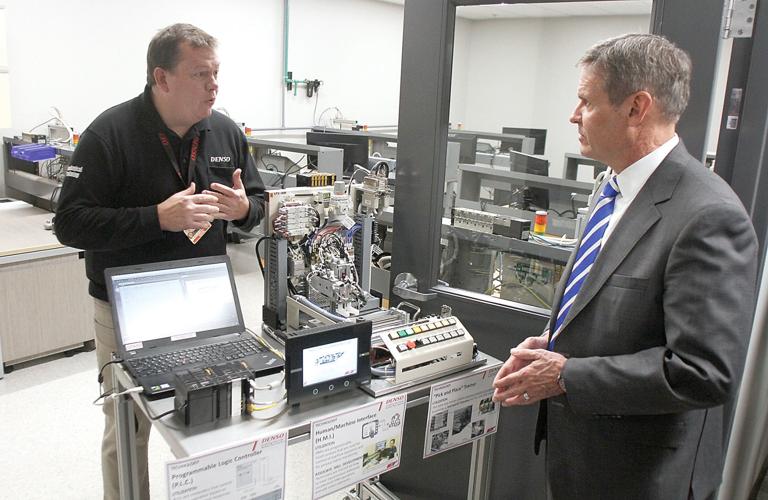 Lee visits new DENSO North America Central Region Technical Training ...