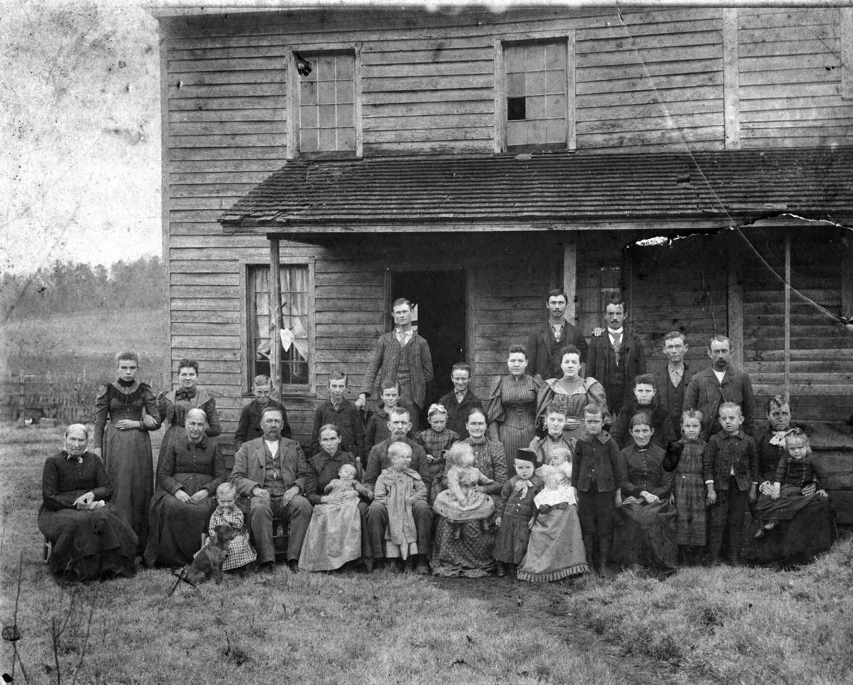 Family gathering: Historic photo depicts Montgomery clan in late 1800s ...