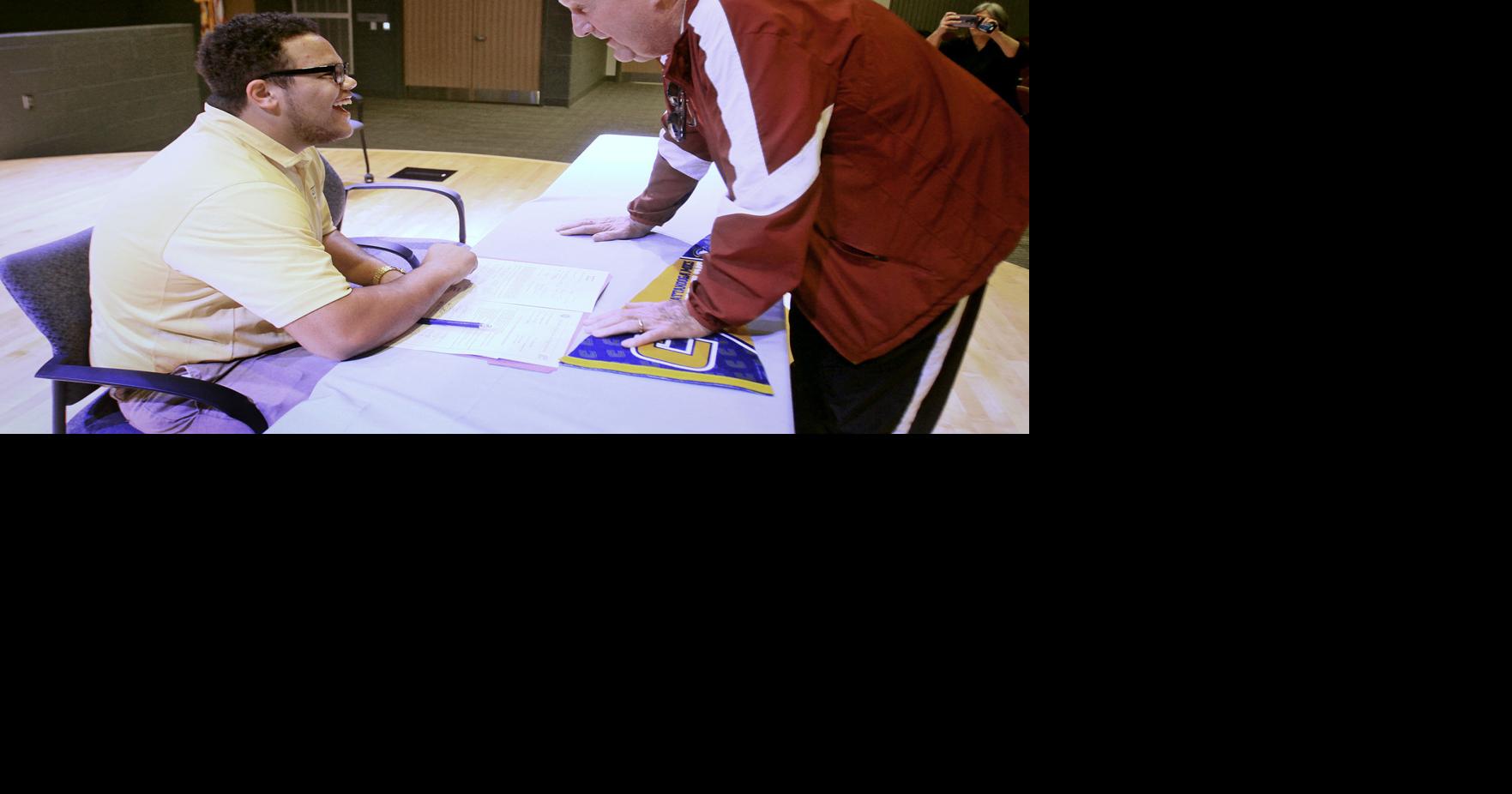 Sammy Evans signs on to wrestle for UTC | Sports | thedailytimes.com