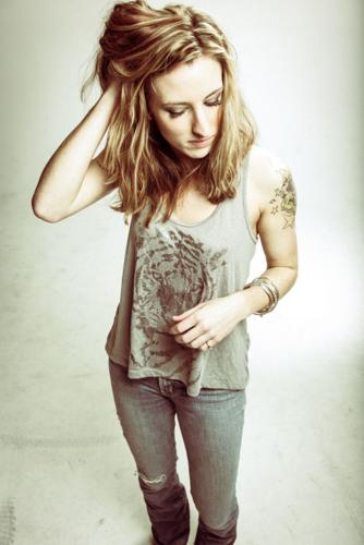 Erica Blinn rocks it old-school with a hand from the Handsome Machine ...