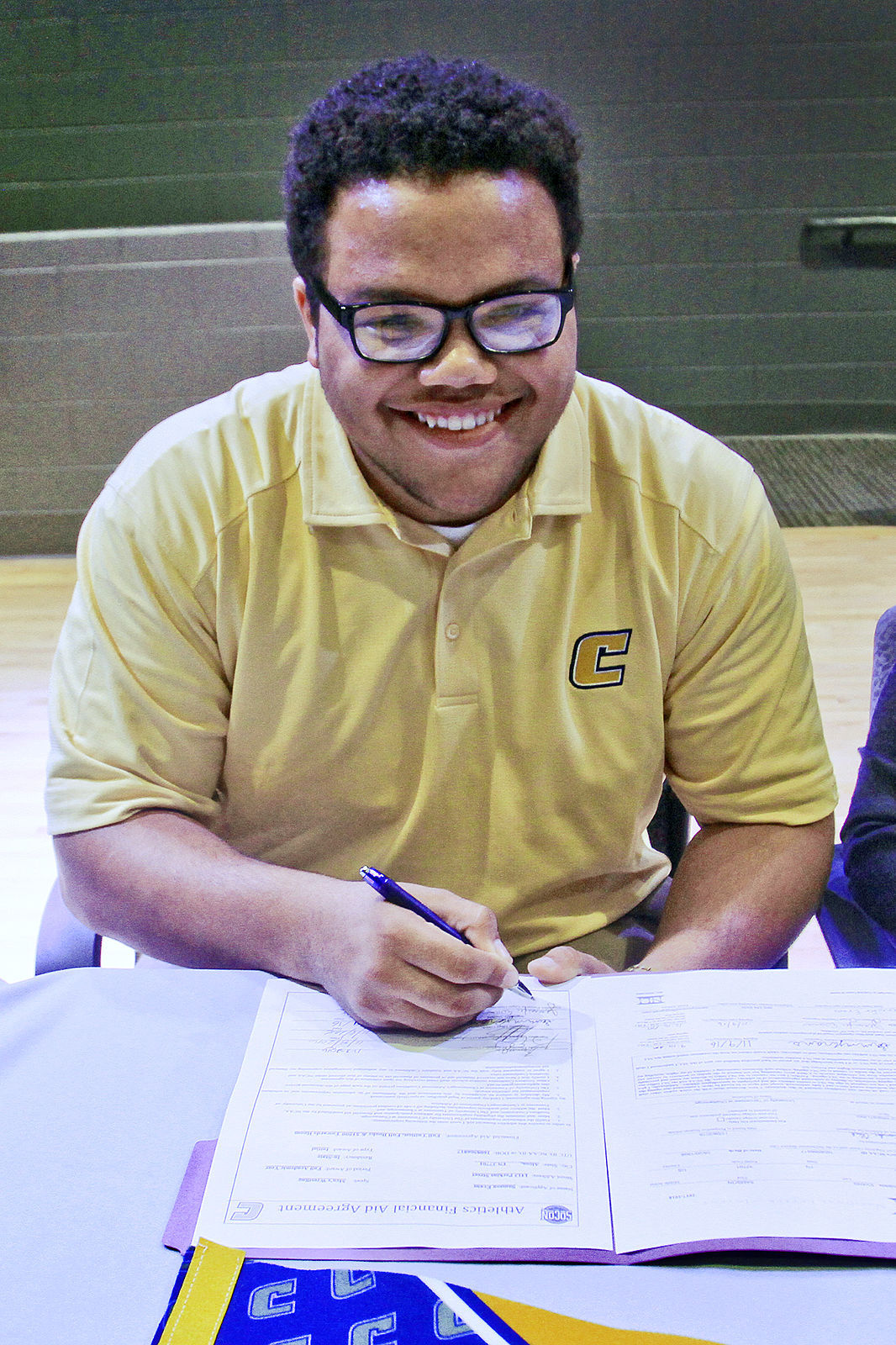Sammy Evans signs on to wrestle for UTC | Sports | thedailytimes.com