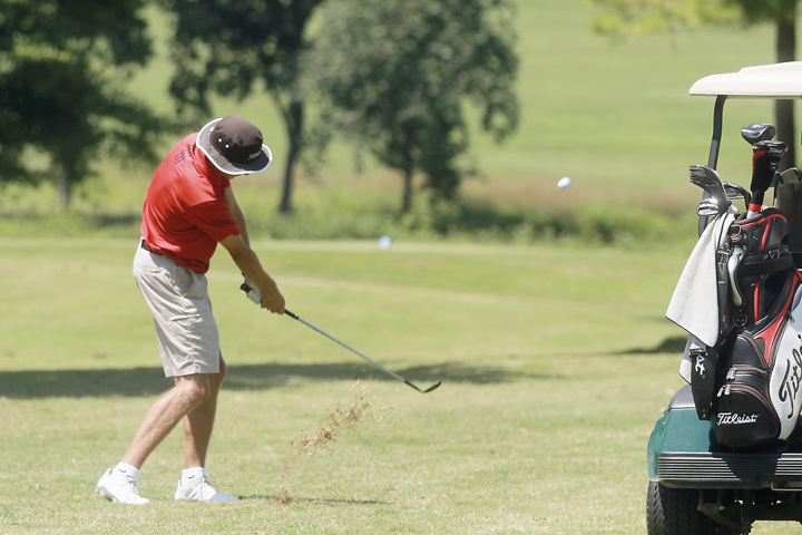 Charging trio on heels of new Blount Open leader Headrick | Sports ...