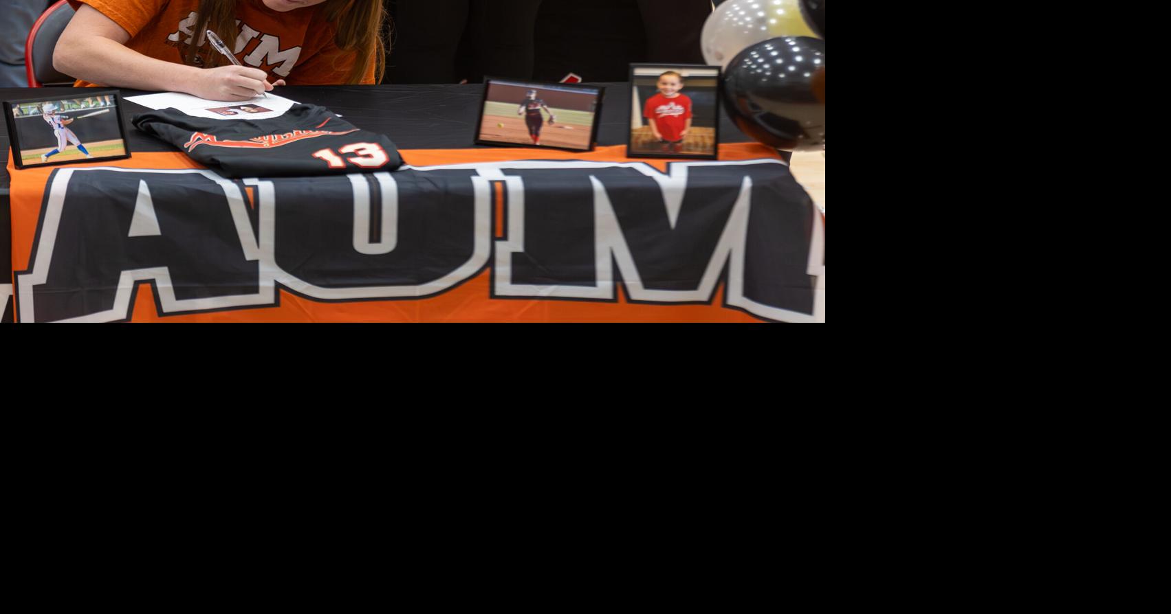 Maryville's Isabella Saunders signs with Auburn University at ...