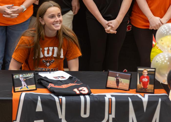 Maryville's Isabella Saunders signs with Auburn University at ...