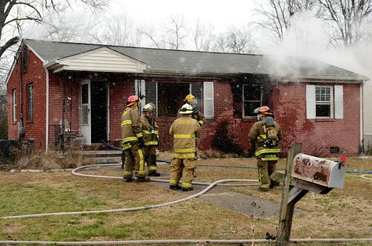 Blount County firefighters battle blaze as snow falls | News ...