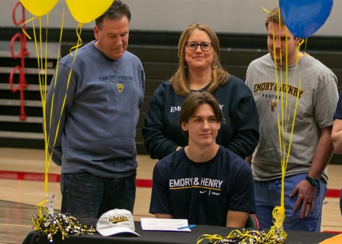 Maryville's Graham Coulter signs with Emory & Henry football | Sports ...