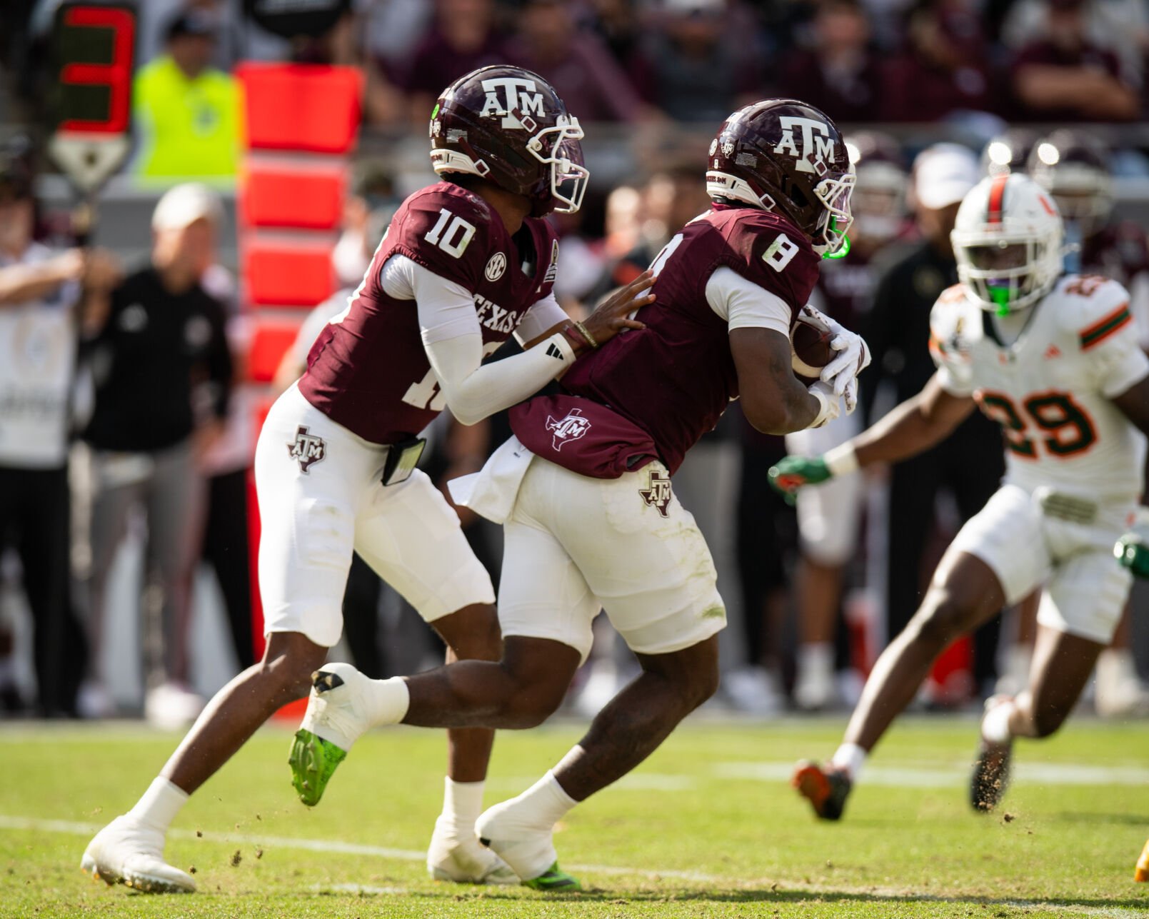 Texas A&M RB Le'Veon Moss reaggravated ankle vs. Miami