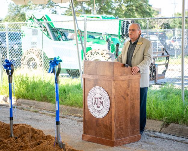 PopStroke mini golf hosts groundbreaking ceremony