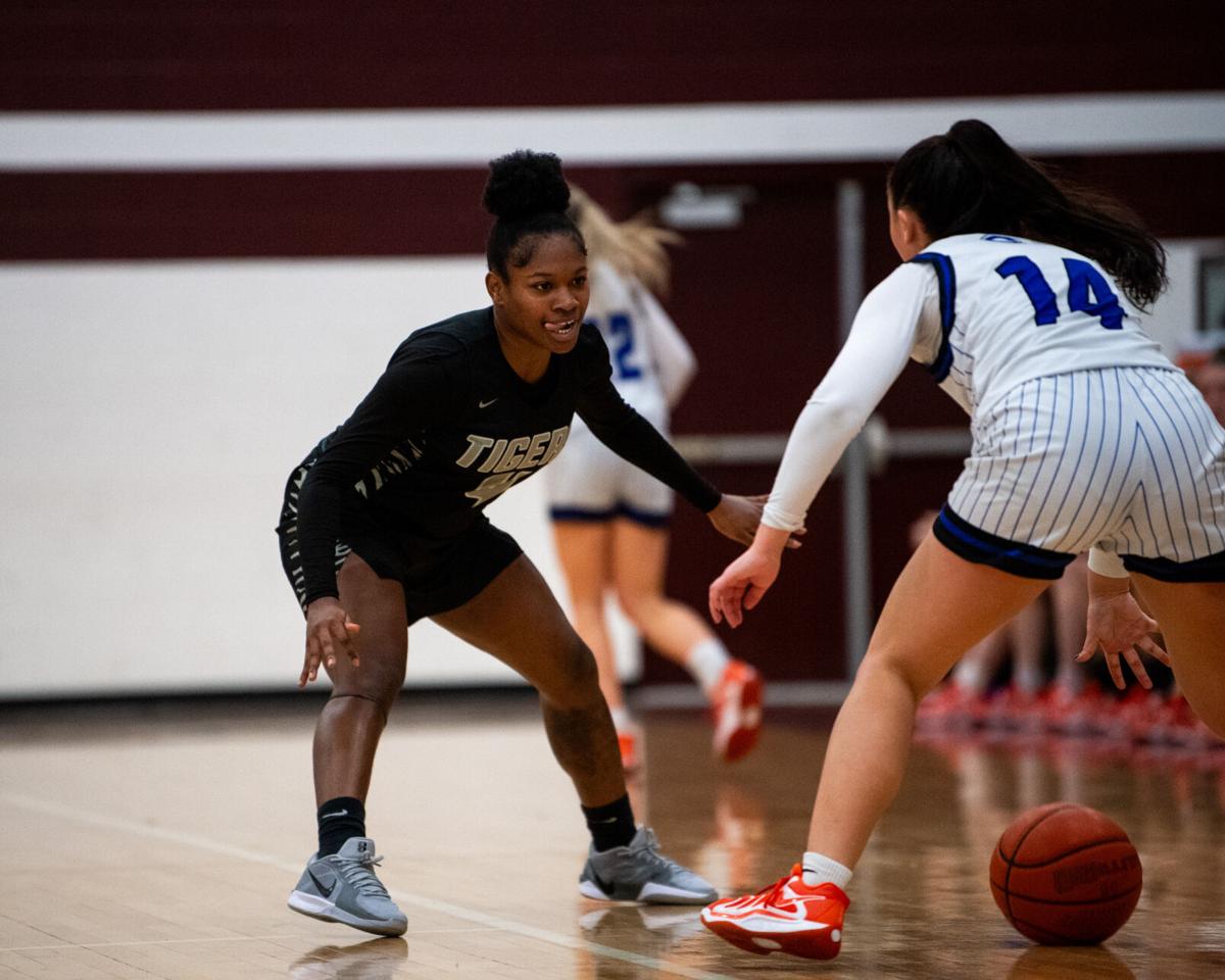 Consol hangs tough but falls to No. 9 Georgetown