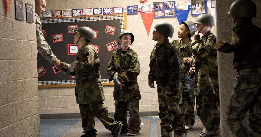 Sul Ross Elementary students honor military with 'Valentine's for Vets'