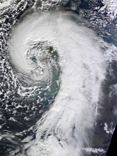 Weather Whys: Comma clouds